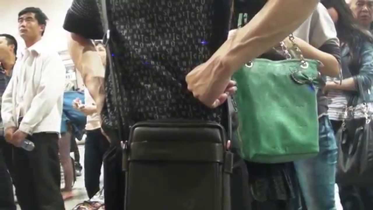 Body Language Arms Akimbo - YouTube