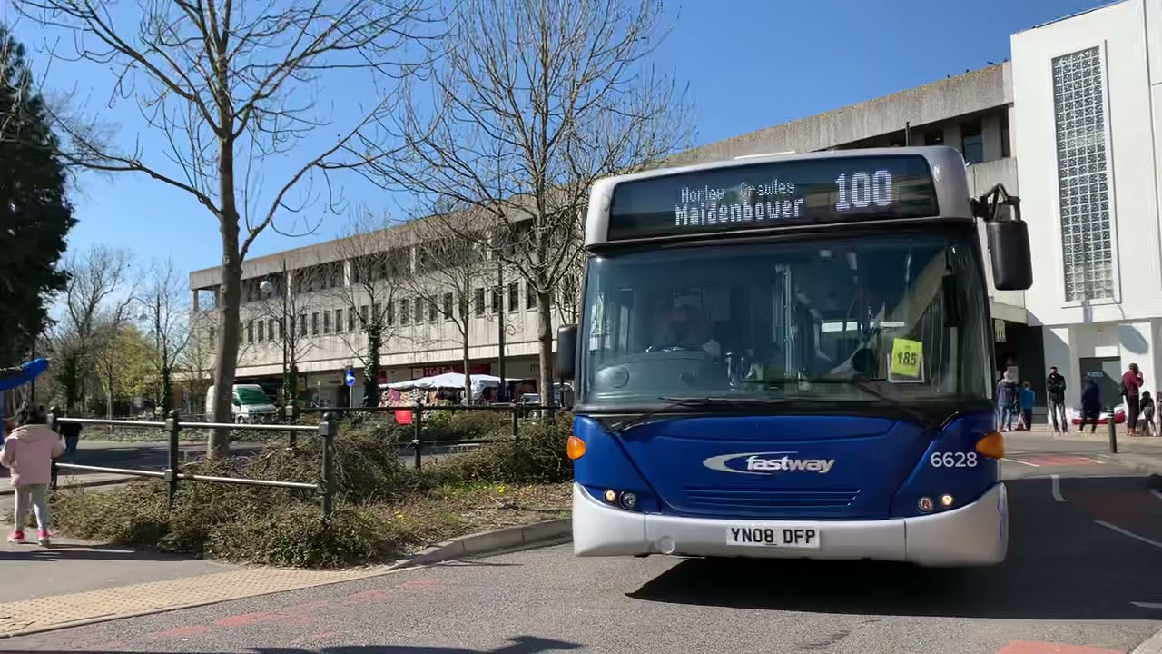 METRO BUS ROUTE 100 ARRIVING INTO CRAWLEY BUS STATION - YouTube