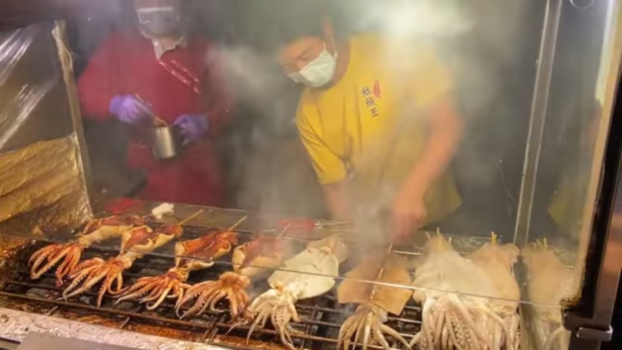 Grilled Squid Master - Taiwanese Street Food - YouTube
