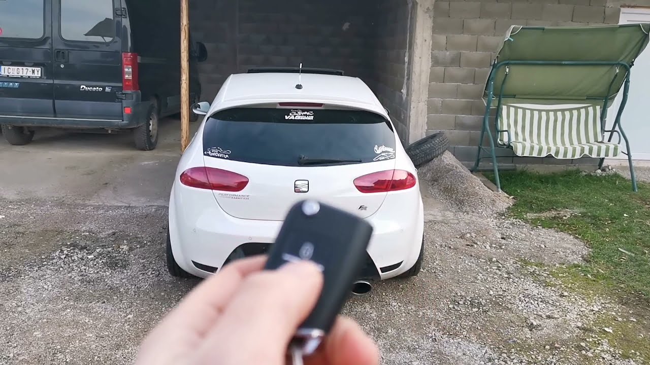 Seat Leon 1P automatic pop-up hatch - YouTube