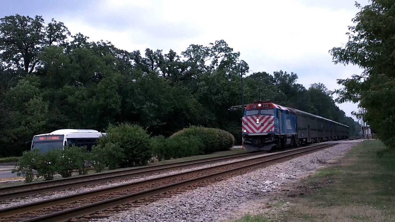 Metra 110 at Edgebrook Chicago, IL - YouTube