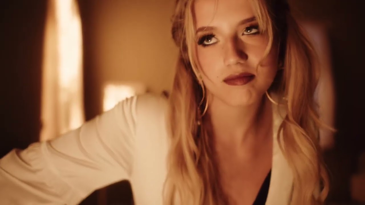 Indi Star - Better (Official Visualizer) - YouTube