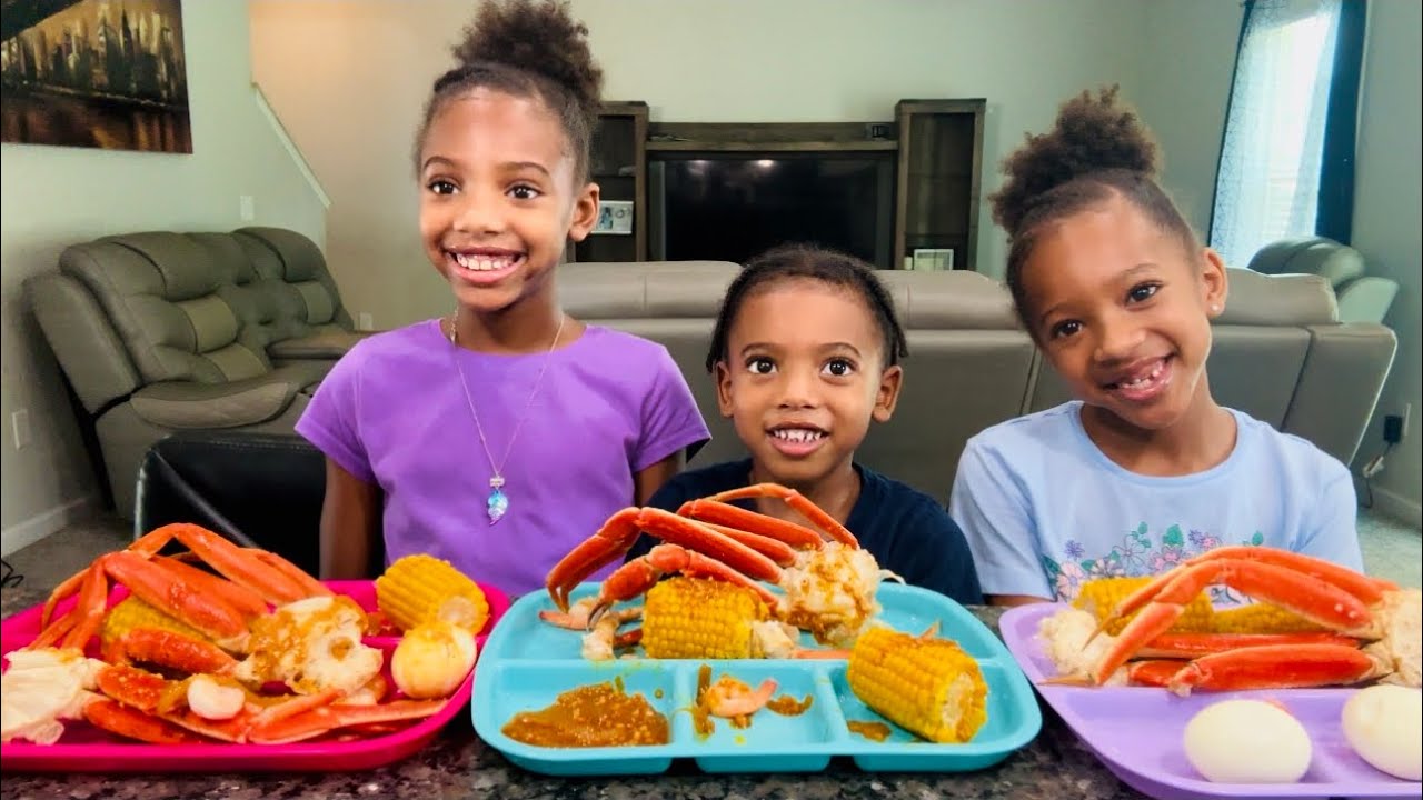 Kids Seafood Boil #familyvlog #mukbang #seafoodboil #snowcrablegs - YouTube