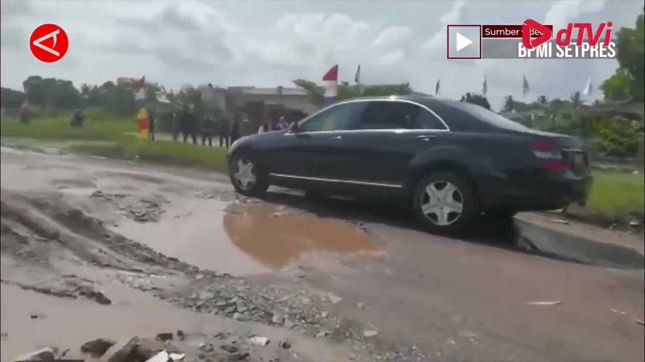 Momen mobil presiden lewati jalan rusak dan berlumpur di lampung - YouTube
