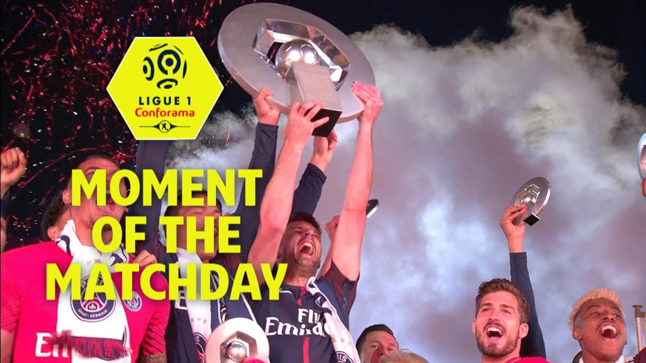 Paris receive their winners trophy at the Parc des Princes : Week 37 / ...