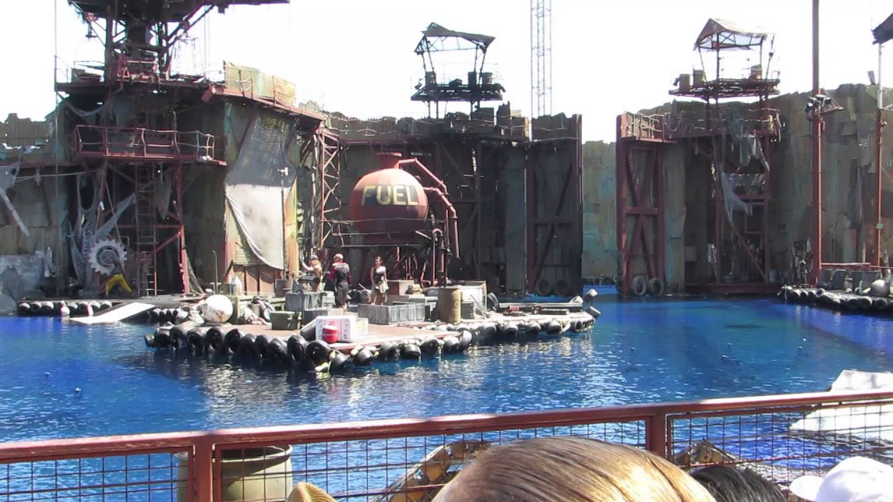 Water World Live Show 2014 SS - YouTube
