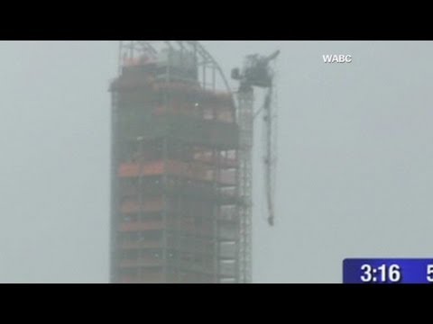 Broken crane becomes New York tourist attraction - YouTube