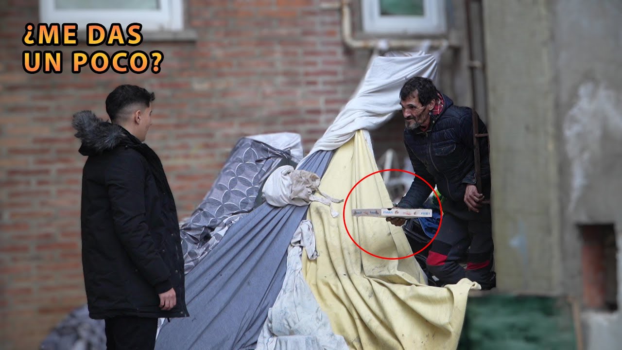 PEDIMOS COMIDA A UN MENDIGO VS GENTE EN RESTAURANTES [Experimento ...