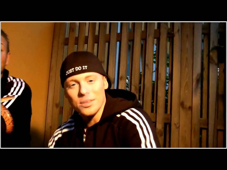 Scotch vs. BuZz-T HR1 [VR1] rappers.in VBT 2011 - YouTube