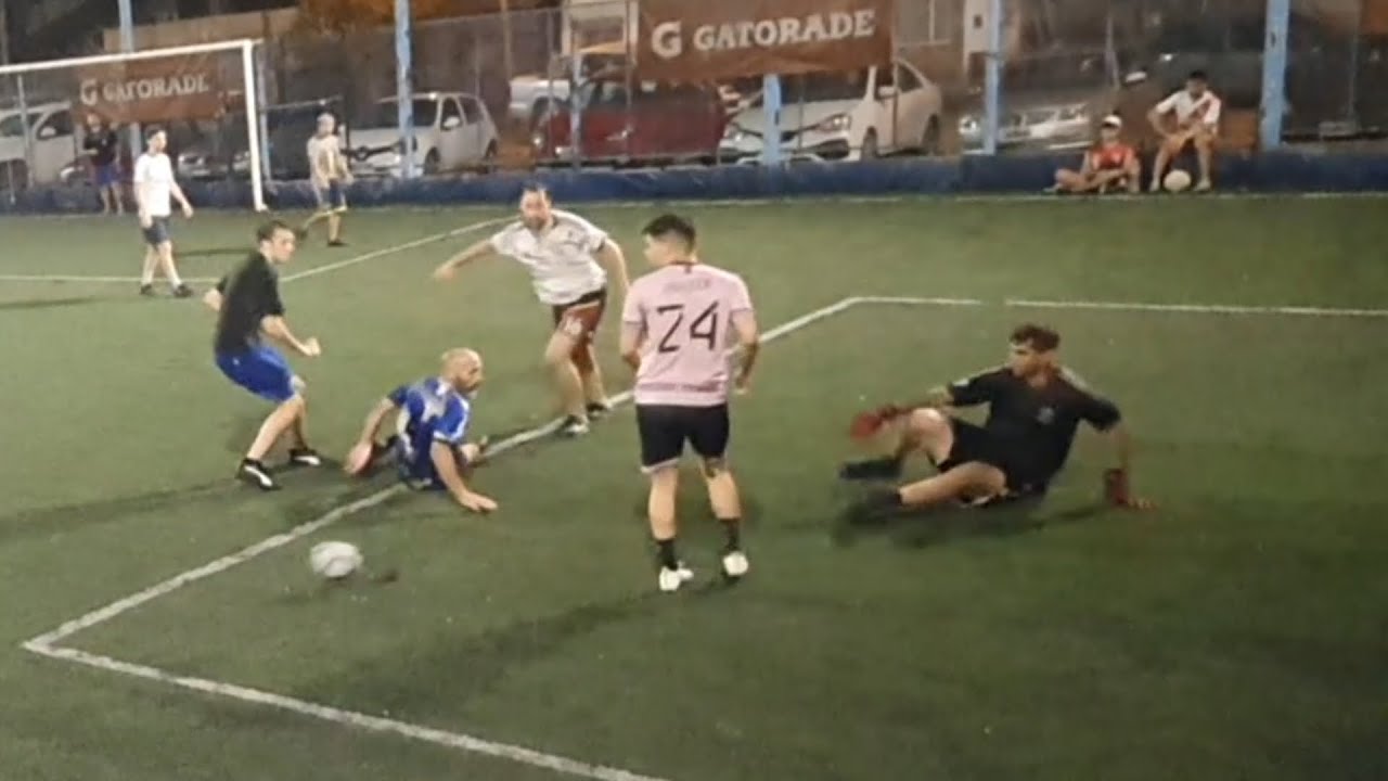 Descontrol, el árbitro estaba arreglado, se metieron hinchas, gente de ...