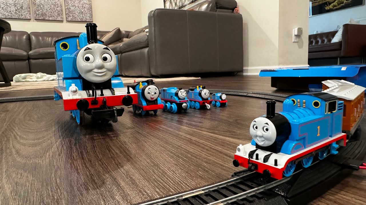 Thomas Annie and Clarabel - HO scale unboxing and comparison - YouTube