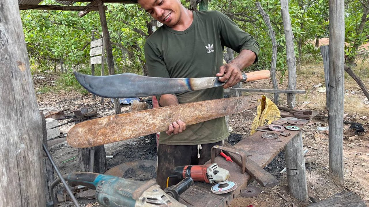 Forging A Sword Out Of A Rusty Chainsaw Blade - YouTube