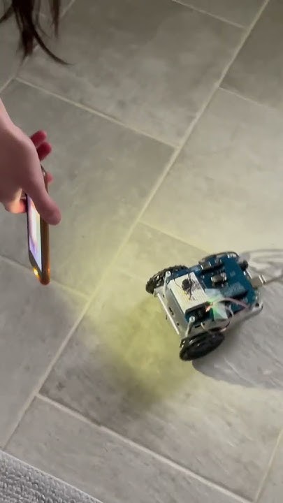 BOE-Bot Phototransistor Following Light Project - YouTube