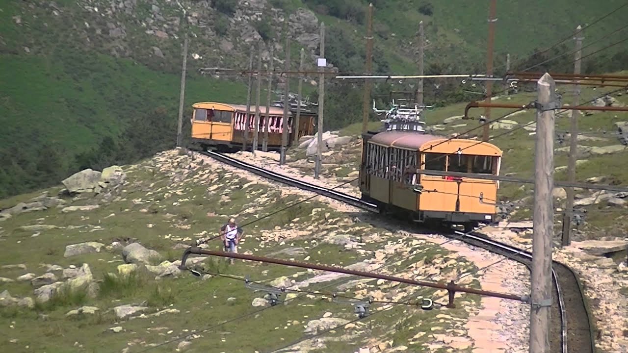 Le Petit Train a Cremaillere de La Rhune (Pays Basque) - YouTube