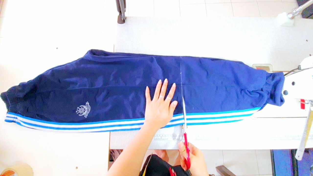 วิธีตัดต่อขากางเกงวอร์ม/How to cut sweatpants legs - YouTube