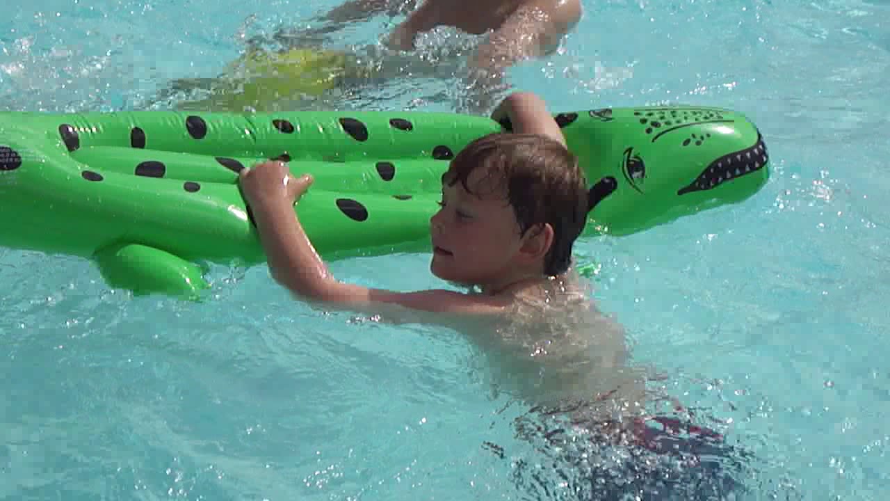Henry playing in the pool at Miramont 2011 - YouTube