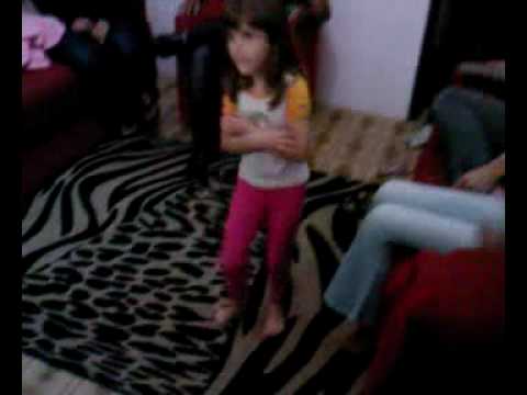 karen dançando