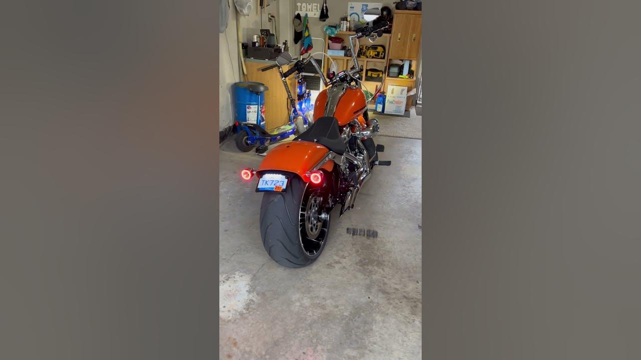 2023 Harley breakout Vance & Hines big radius no baffles - YouTube