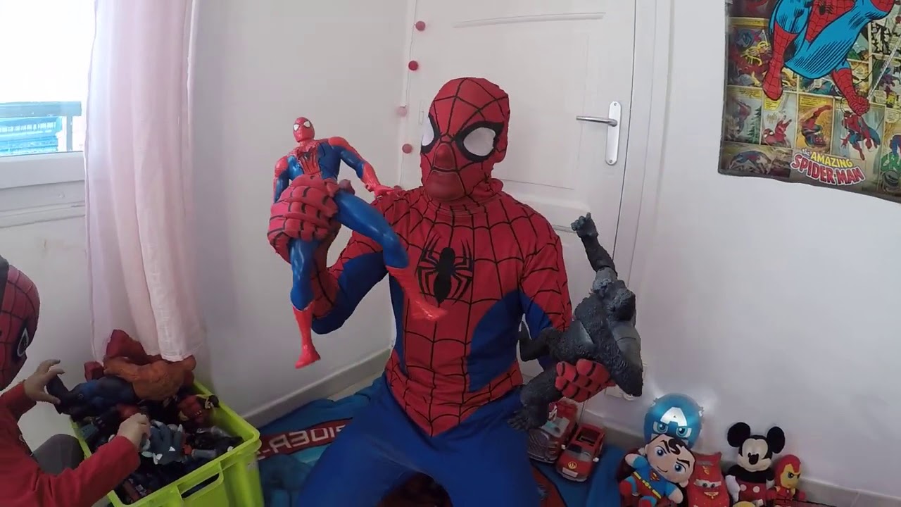 SPIDER MAN OUT OF TV !!!PLAY WITH ME SUPERHEROES EPIC BATTLE CKN TOYS ...