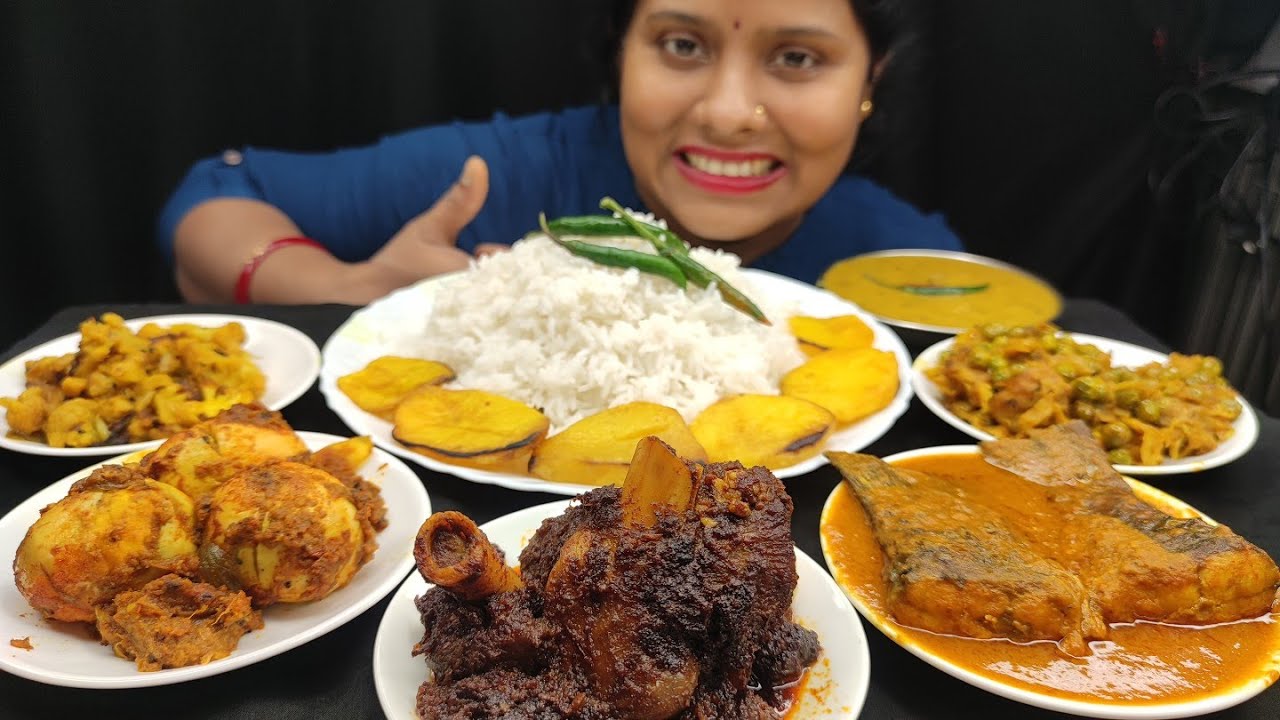 Eating: Mutton Kala Bhuna, Egg Masala, Fish kalia, Aloo bhaji| Asmr ...