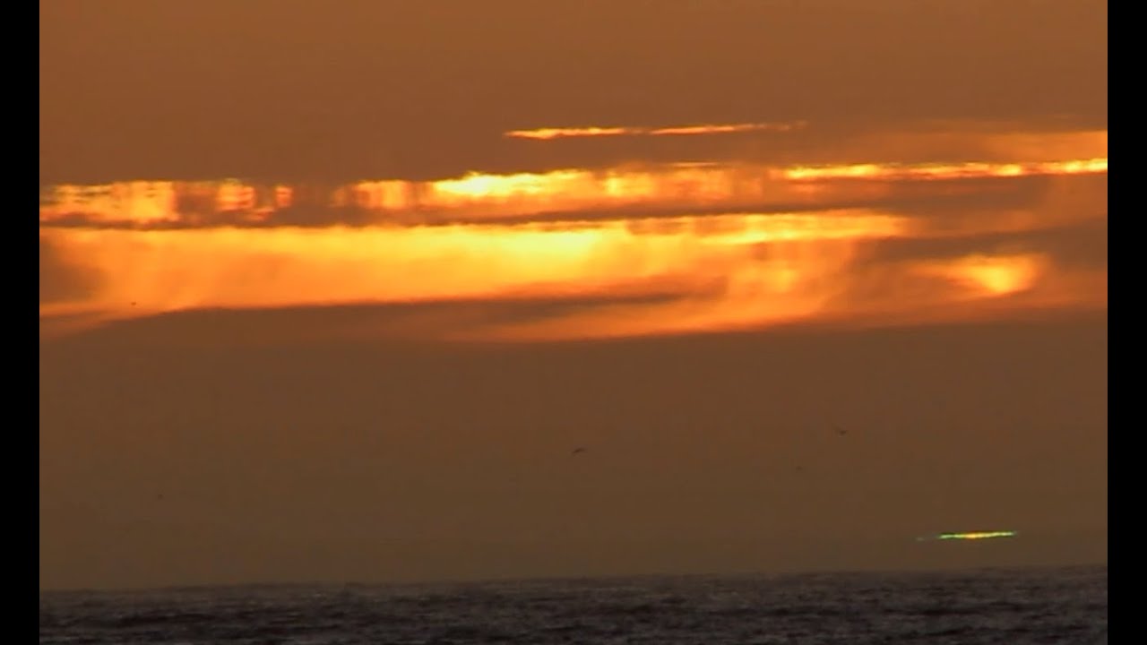 Green flash sunset mirage and very unusual mirage of the clouds - YouTube