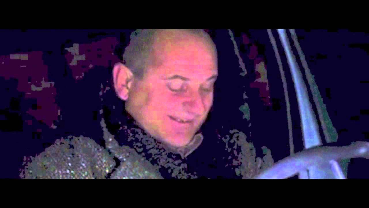 "Flying Solo" - A Flight/Home Alone Trailer Mashup - YouTube