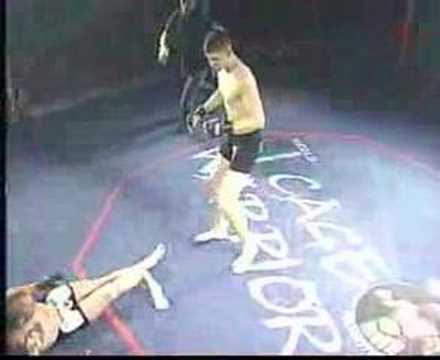 broken leg cage fight owch - YouTube