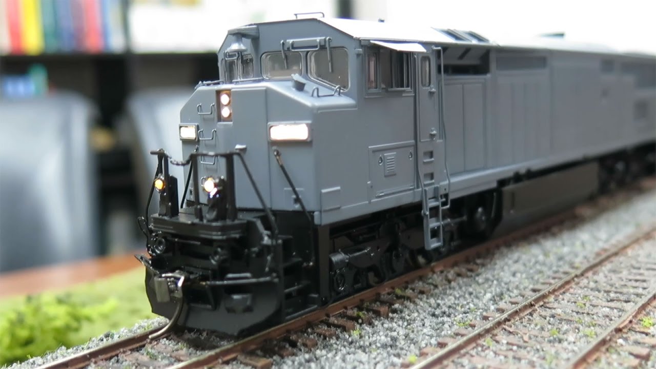 Rapido HO Scale Dash 8-40CM (and hoppers) - YouTube