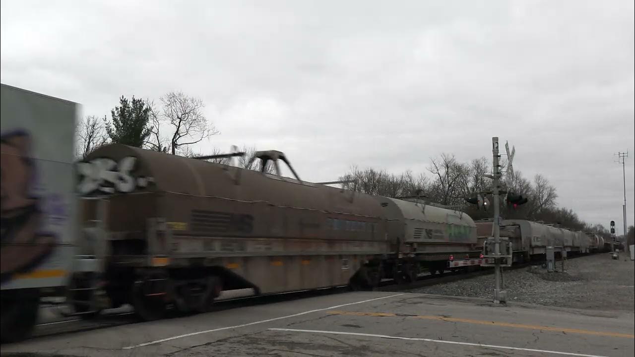 NORFOLK SOUTHERN EMD SD70ACE Northbound Mix Freight - YouTube