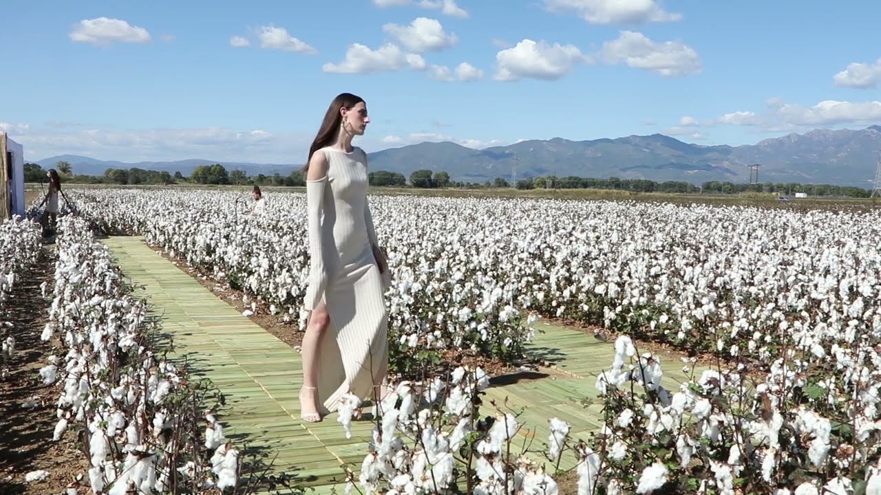 FIELD FASHION SHOW - YouTube