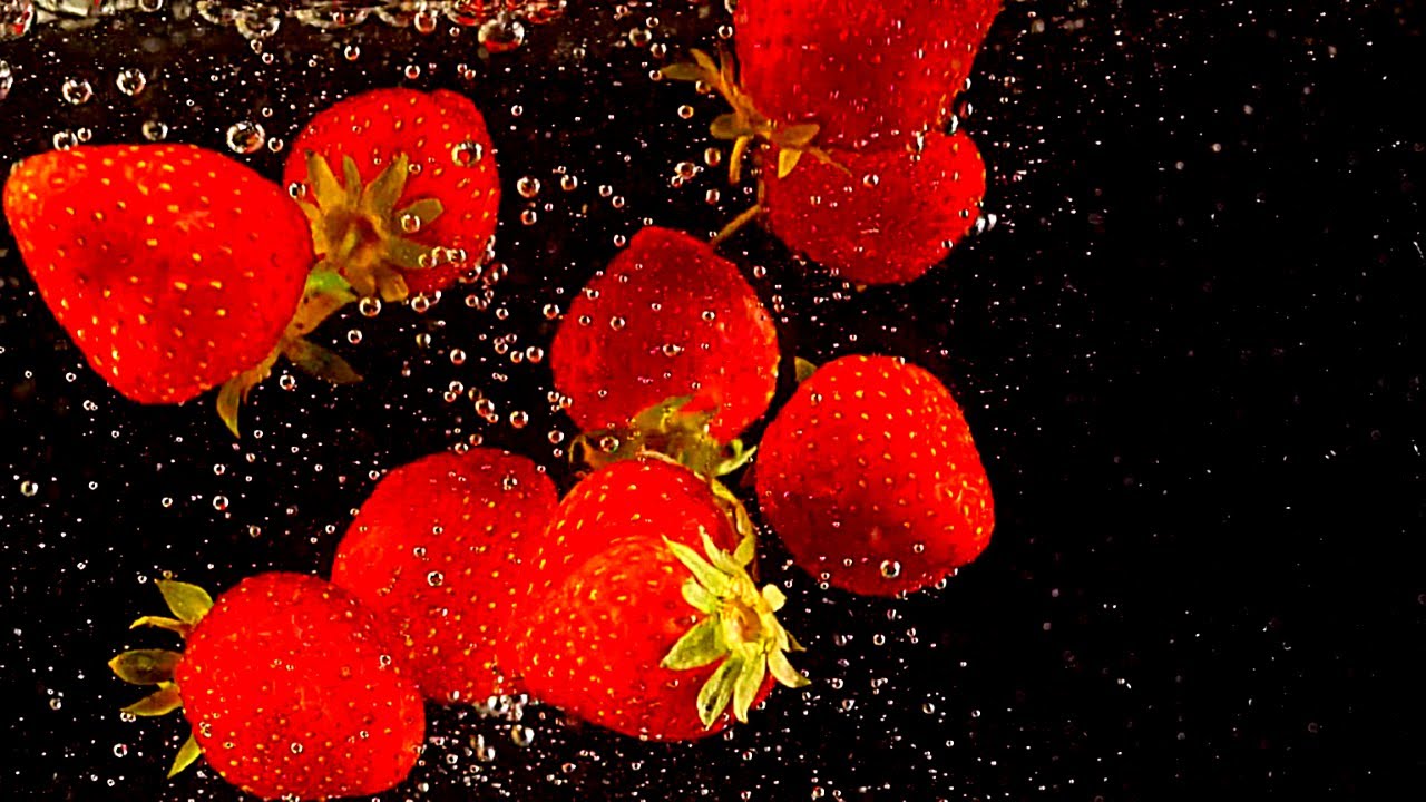 Washing strawberries in salt water - oddly satisfying - YouTube