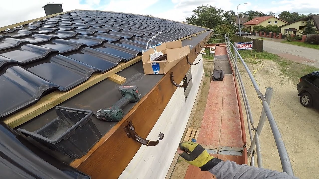 Jak zamontować doczołowe haki rynnowe? Jak ustawić spadki rynien ? #42 ...