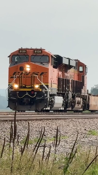 BNSF Baretable train! #bnsfrailway #bnsftrains #bnsf - YouTube