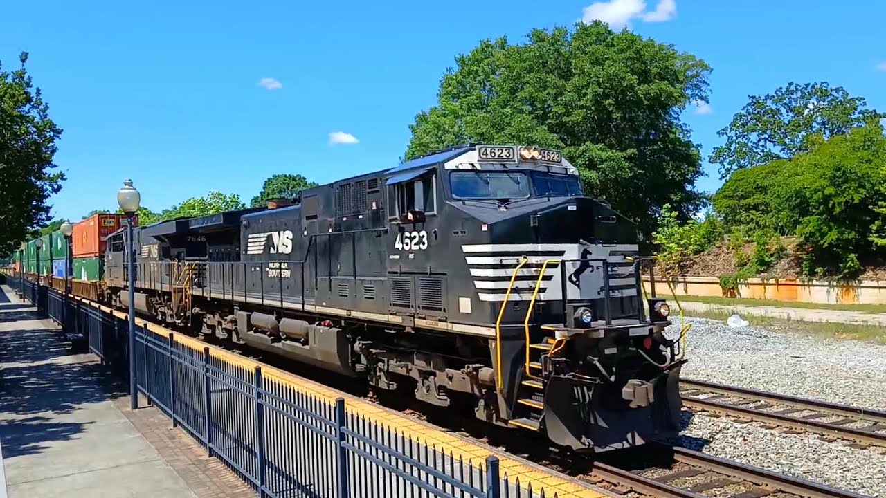 NS 4623 Leads Norfolk Southern Intermodal At Spartanburg SC - YouTube