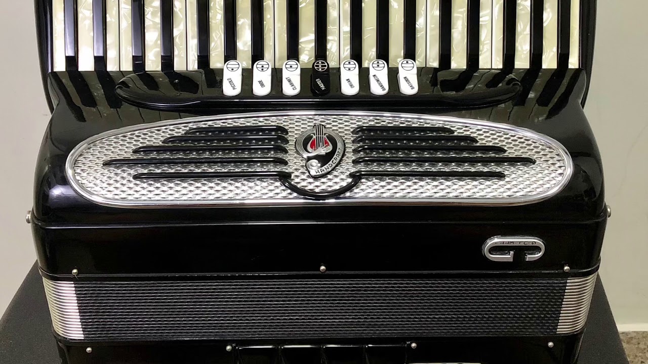 Acordeon Giulietti MF74 - YouTube