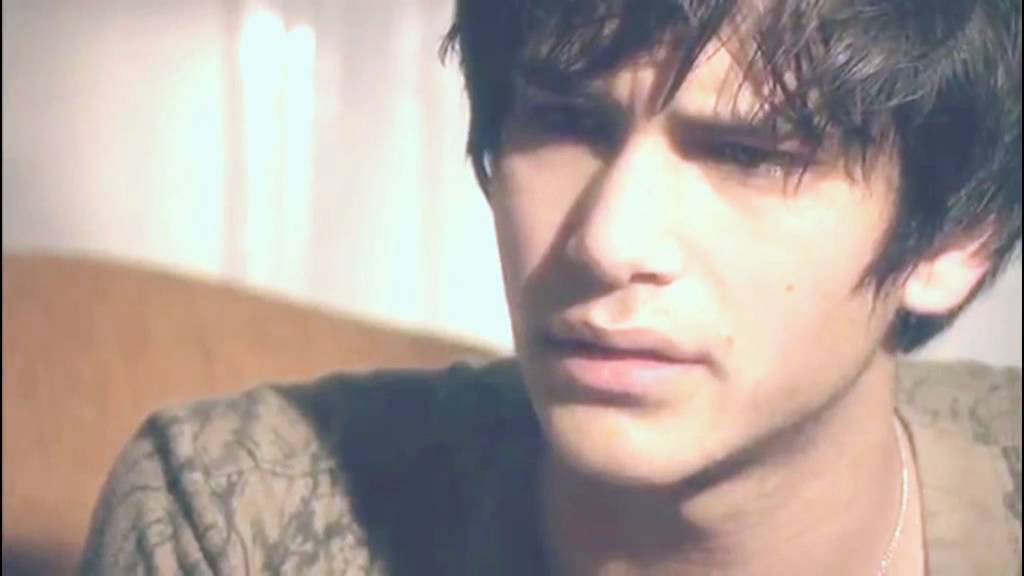 Effy & Freddie (SKINS) - LITTLE LOVE, Aaron (+Lyrics) - YouTube