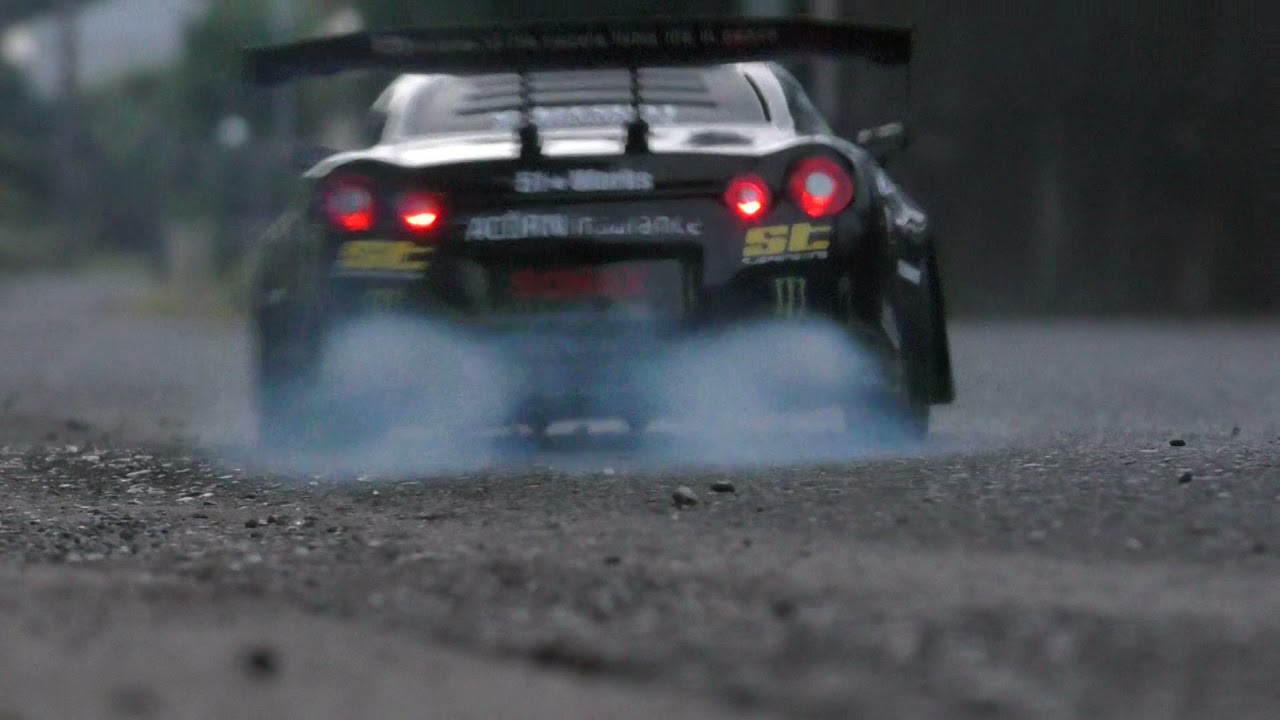R35 GT-R Backfire in FW-05 KYOSHO - YouTube
