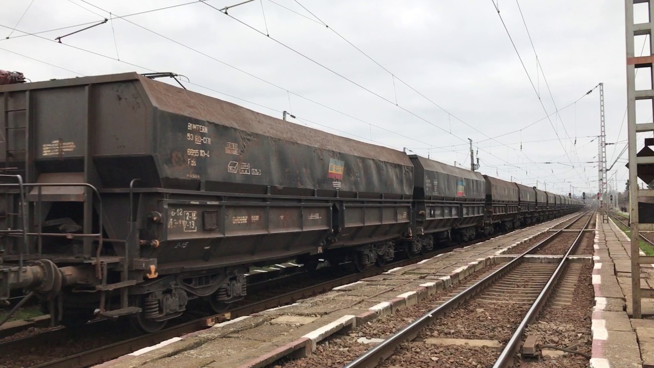 CFR Marfa 474-044 passes Filiasi with a freight train. - YouTube