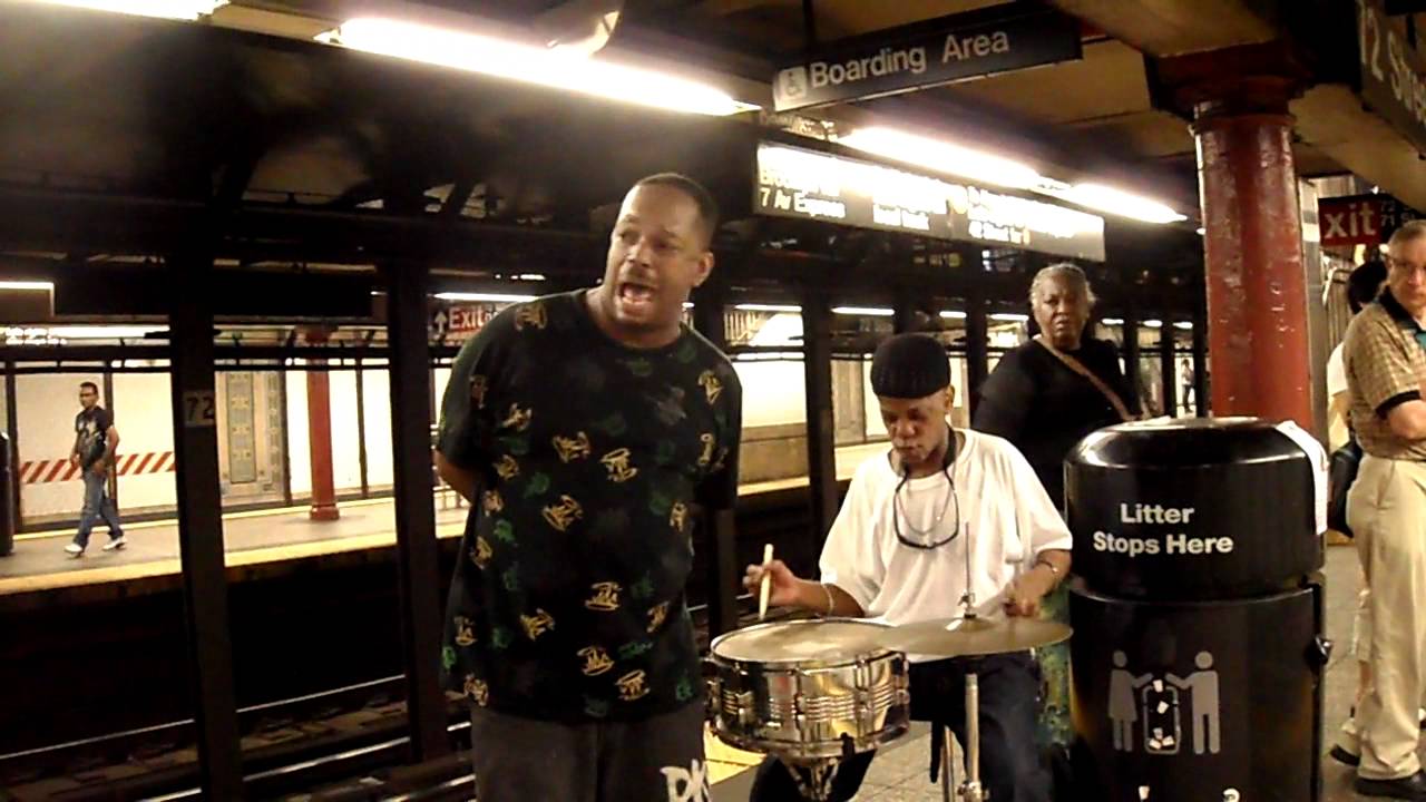 guy singing amazingly in New York Subway - YouTube
