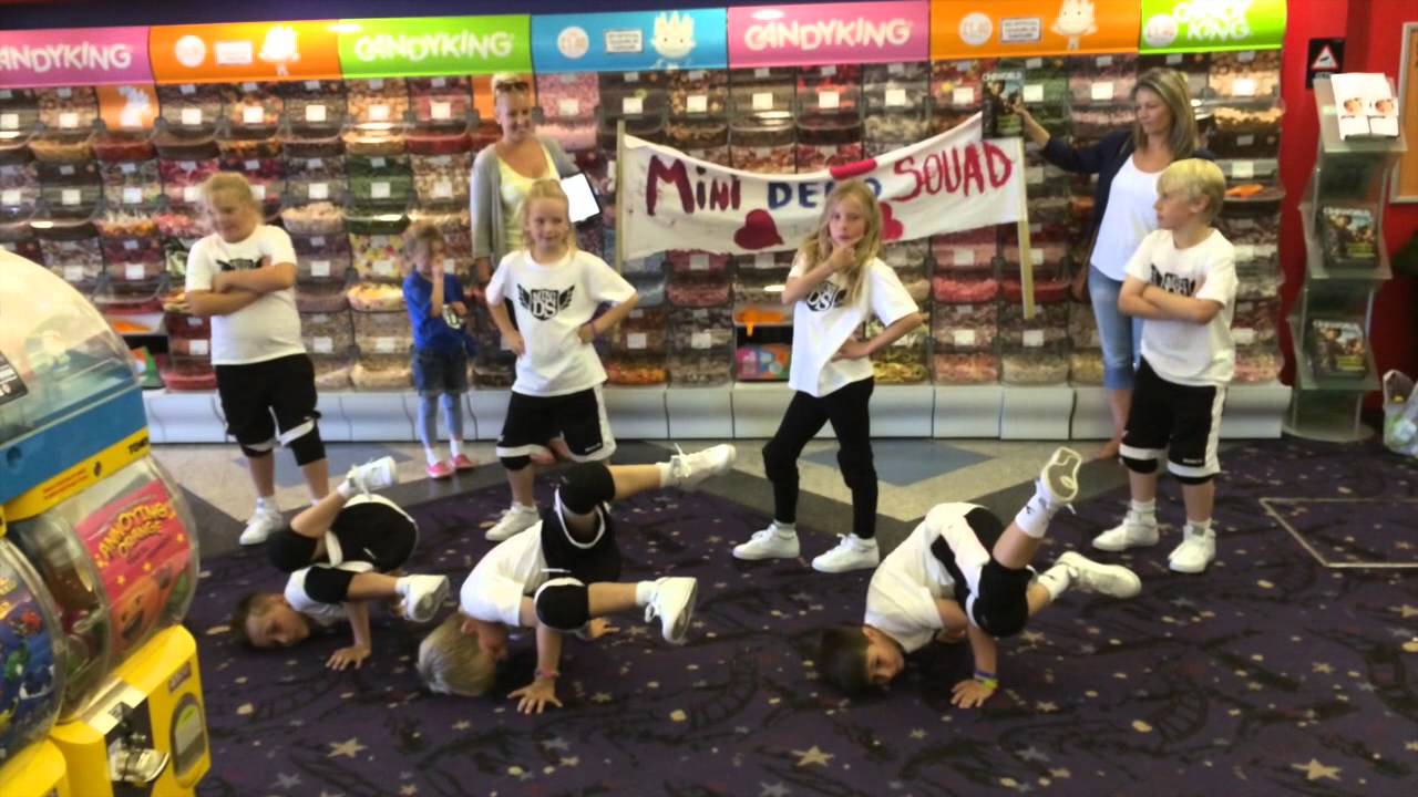 Mini DS at the movies! - YouTube