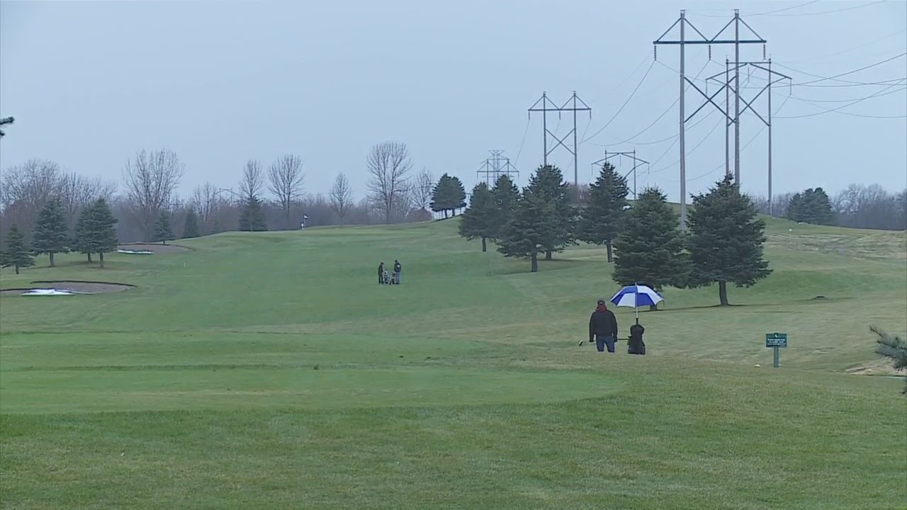Minnesotans Get A Rare Day Of December Golf - YouTube