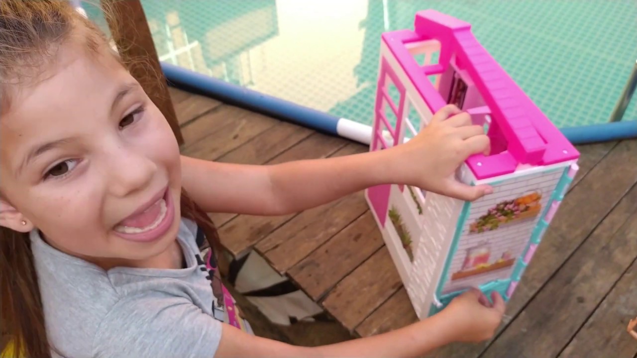 BRINCANDO COM CASINHA DE BONECA - YouTube