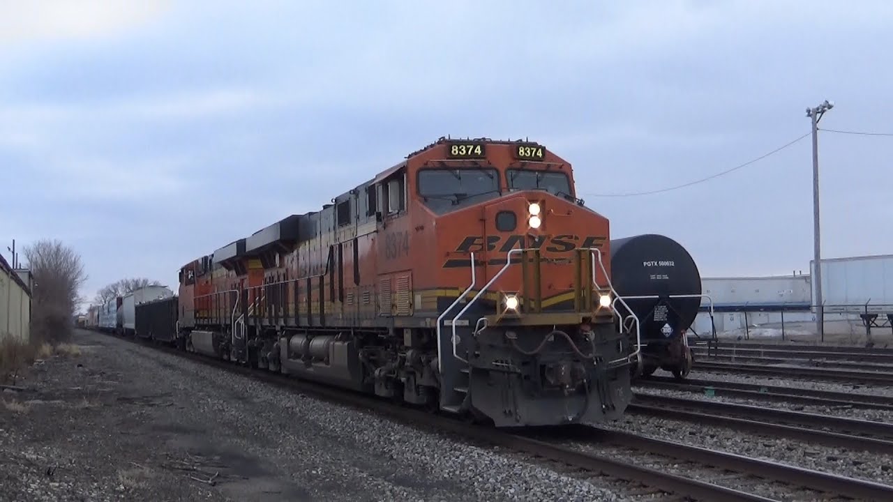 BNSF ES44C4 8374 w/ Weak K5HL Leads NS Manifest 197 on 2/13/22 - YouTube