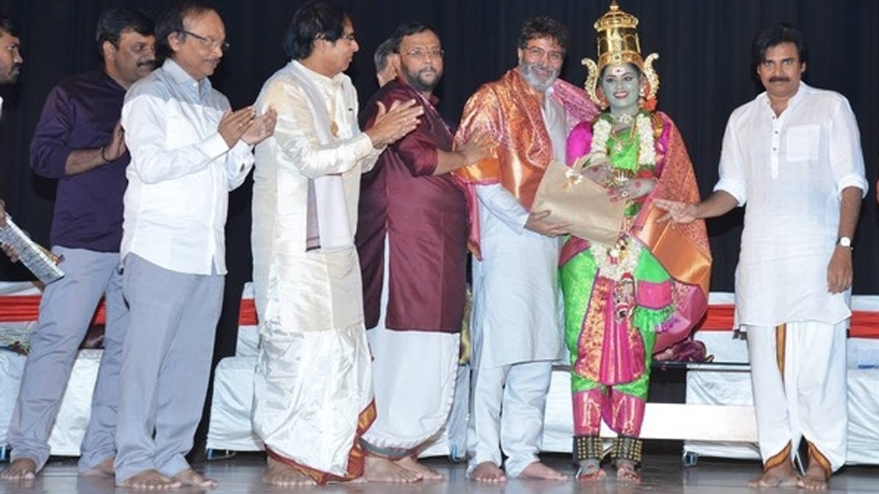 Trivikram Wife Sowjanya Srinivas's Meenakshi Kalyanam Dance Performance ...