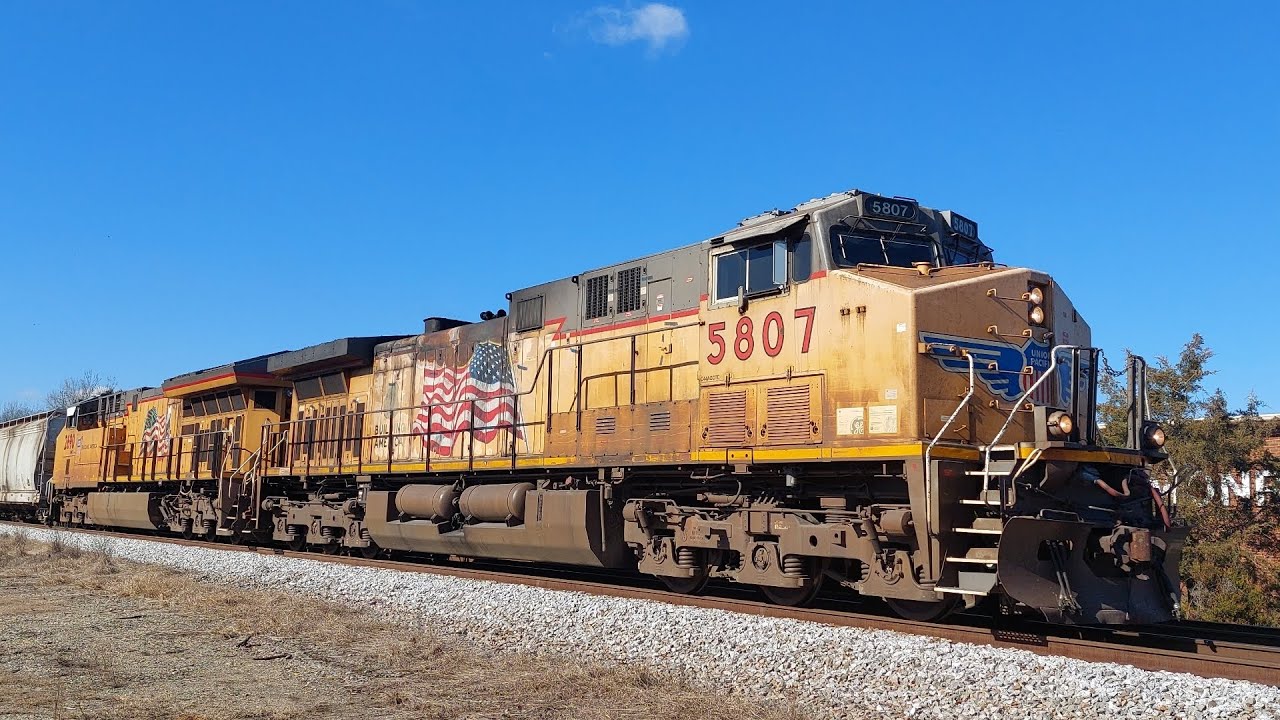 CSX M583 headed Northbound in Monroe NC with UP 5807 in the lead 1/9/23🇺🇲 - YouTube
