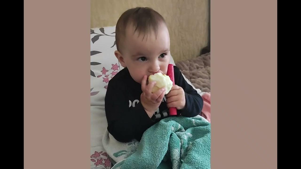 Funny baby Loves Food Reaction Baby eating Food - YouTube