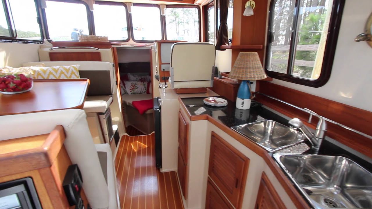 RANGER TUG 29 CHESSIE - YouTube
