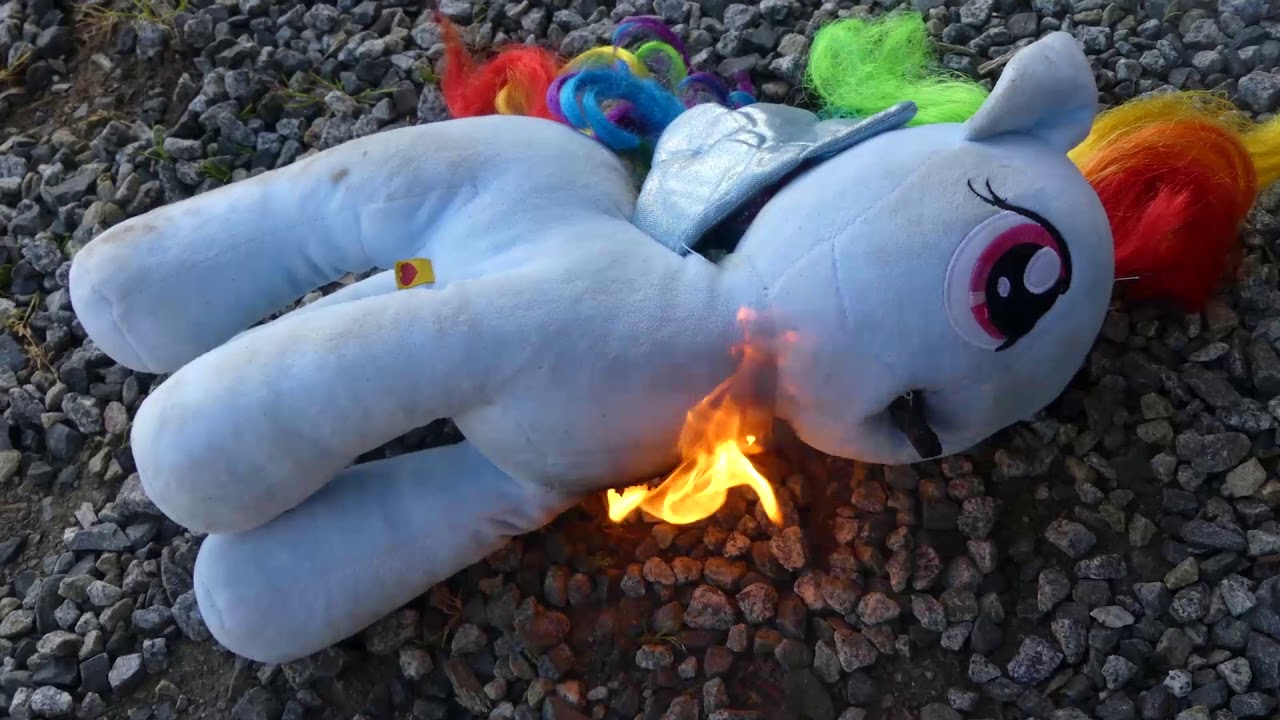 How To Destroy RainbowDash!!! - YouTube