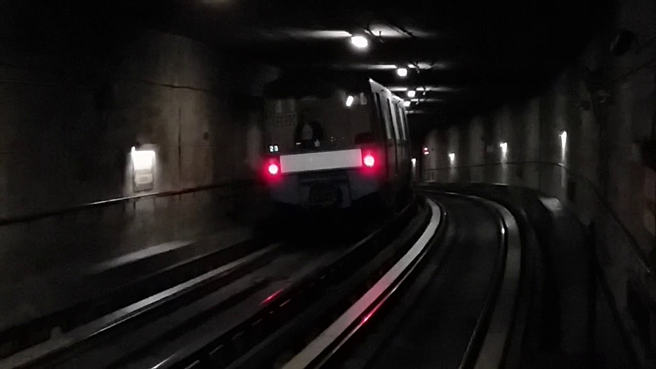 Metro train races / Courses de métro - YouTube
