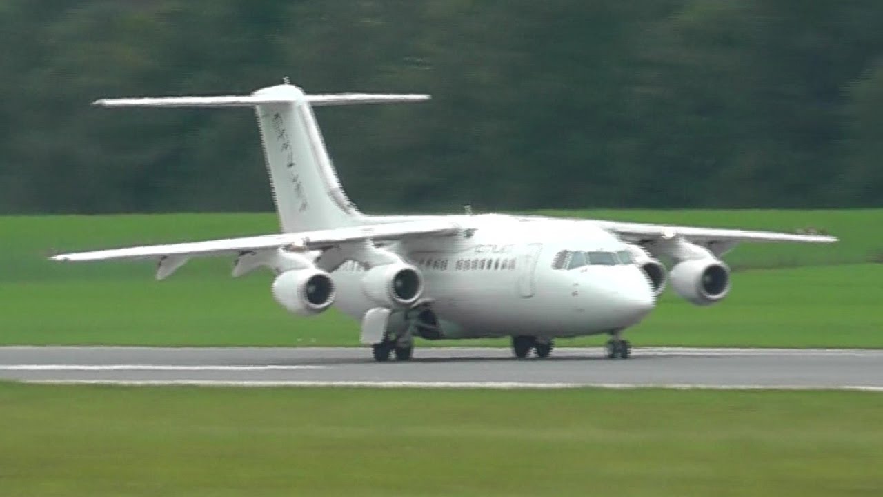 Cityjet BAe Avro RJ85 [EI-RJE] takeoff at Innsbruck airport - YouTube